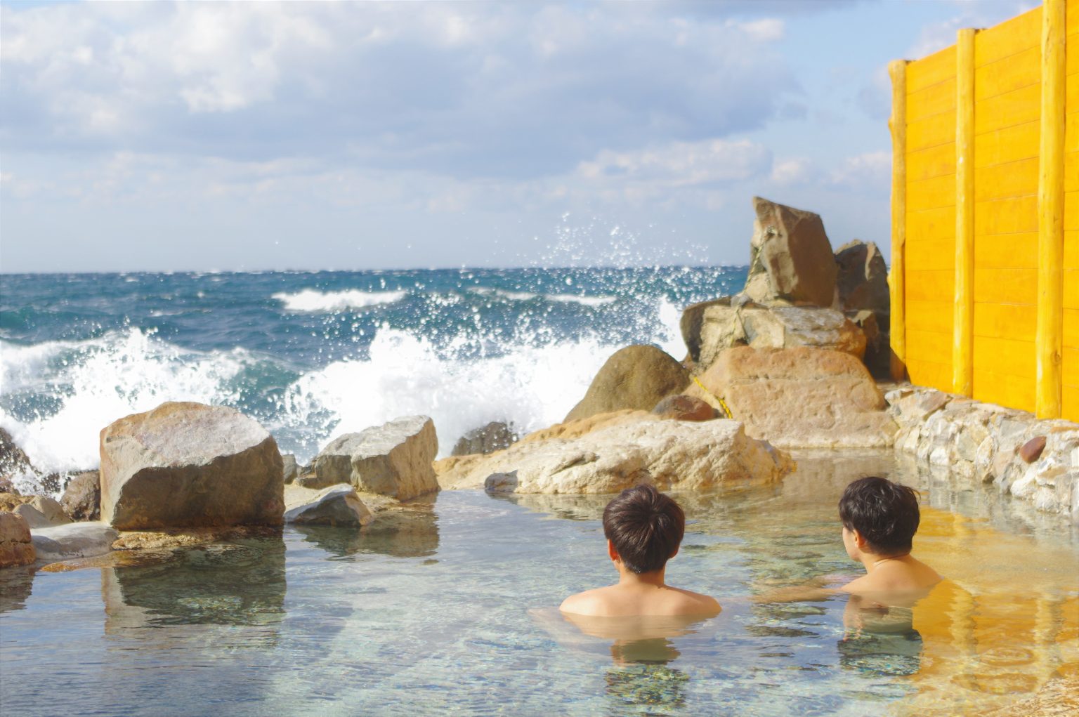 A hot spring with the spectacular sight of the vast ocean spread out ...